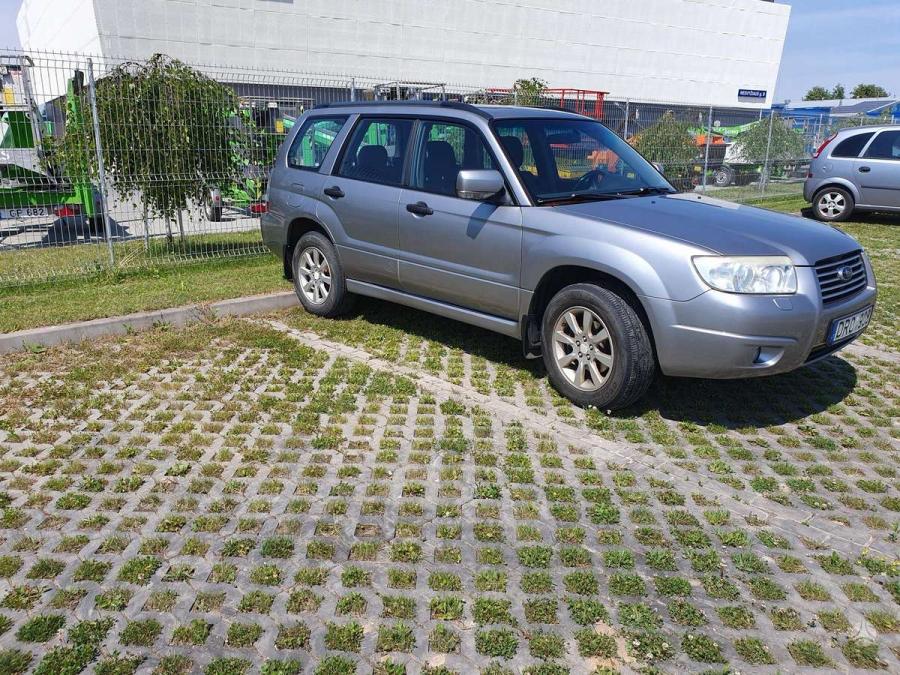 Pelēks Subaru Forester 2008 Viļņa, ar dzinēja tilpumu 1.99 L un nobraukumu 148 tūkst. km par 3500 €, foto 4 vietnē AUTOMOTO.COM.LV