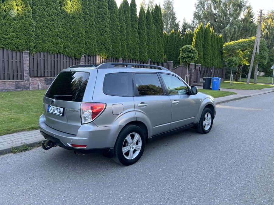 Grey Subaru Forester 2008 in Vilnius, with an engine capacity of 2.00 L and mileage of 399 thousand km for 3850 €, photo 1 on AUTOMOTO.COM.LV