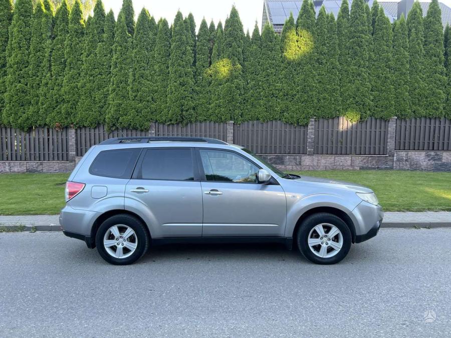 Grey Subaru Forester 2008 in Vilnius, with an engine capacity of 2.00 L and mileage of 399 thousand km for 3850 €, photo 3 on AUTOMOTO.COM.LV