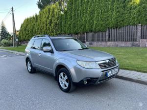 Grey Subaru Forester 2008 in Vilnius, with an engine capacity of 2.00 L and mileage of 399 thousand km for 3850 €, photo 4 on AUTOMOTO.COM.LV
