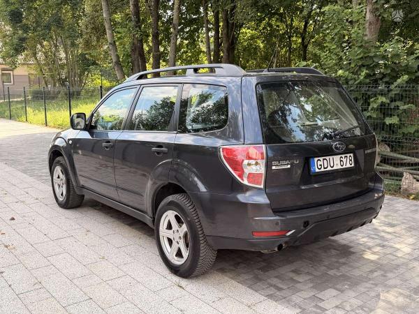 Grey Subaru Forester 2008 in Vilnius, with an engine capacity of 1.99 L and mileage of 351 thousand km for 3500 €, photo 3 on AUTOMOTO.COM.LV