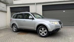 Pelēks Subaru Forester 2008 Viļņa, ar dzinēja tilpumu 1.99 L un nobraukumu 306 tūkst. km par 4999 €, foto  vietnē AUTOMOTO.COM.LV