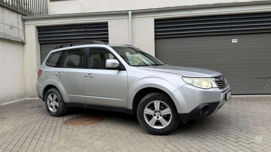 Pelēks Subaru Forester 2008 Viļņa, ar dzinēja tilpumu 1.99 L un nobraukumu 306 tūkst. km par 4999 €, foto 1 vietnē AUTOMOTO.COM.LV