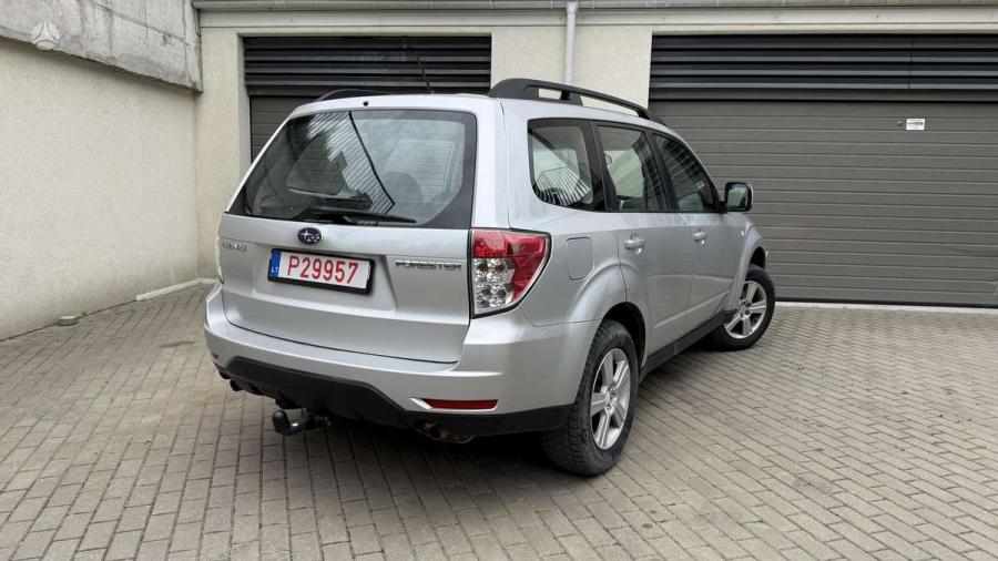 Pelēks Subaru Forester 2008 Viļņa, ar dzinēja tilpumu 1.99 L un nobraukumu 306 tūkst. km par 4999 €, foto 4 vietnē AUTOMOTO.COM.LV
