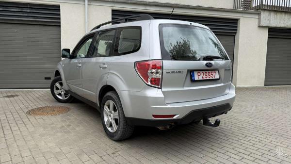 Pelēks Subaru Forester 2008 Viļņa, ar dzinēja tilpumu 1.99 L un nobraukumu 306 tūkst. km par 4999 €, foto 4 vietnē AUTOMOTO.COM.LV