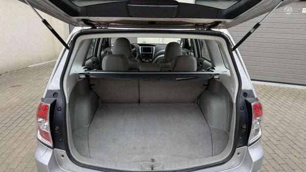Pelēks Subaru Forester 2008 Viļņa, ar dzinēja tilpumu 1.99 L un nobraukumu 306 tūkst. km par 4999 €, foto 5 vietnē AUTOMOTO.COM.LV