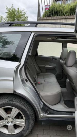 Pelēks Subaru Forester 2008 Viļņa, ar dzinēja tilpumu 1.99 L un nobraukumu 306 tūkst. km par 4999 €, foto 14 vietnē AUTOMOTO.COM.LV