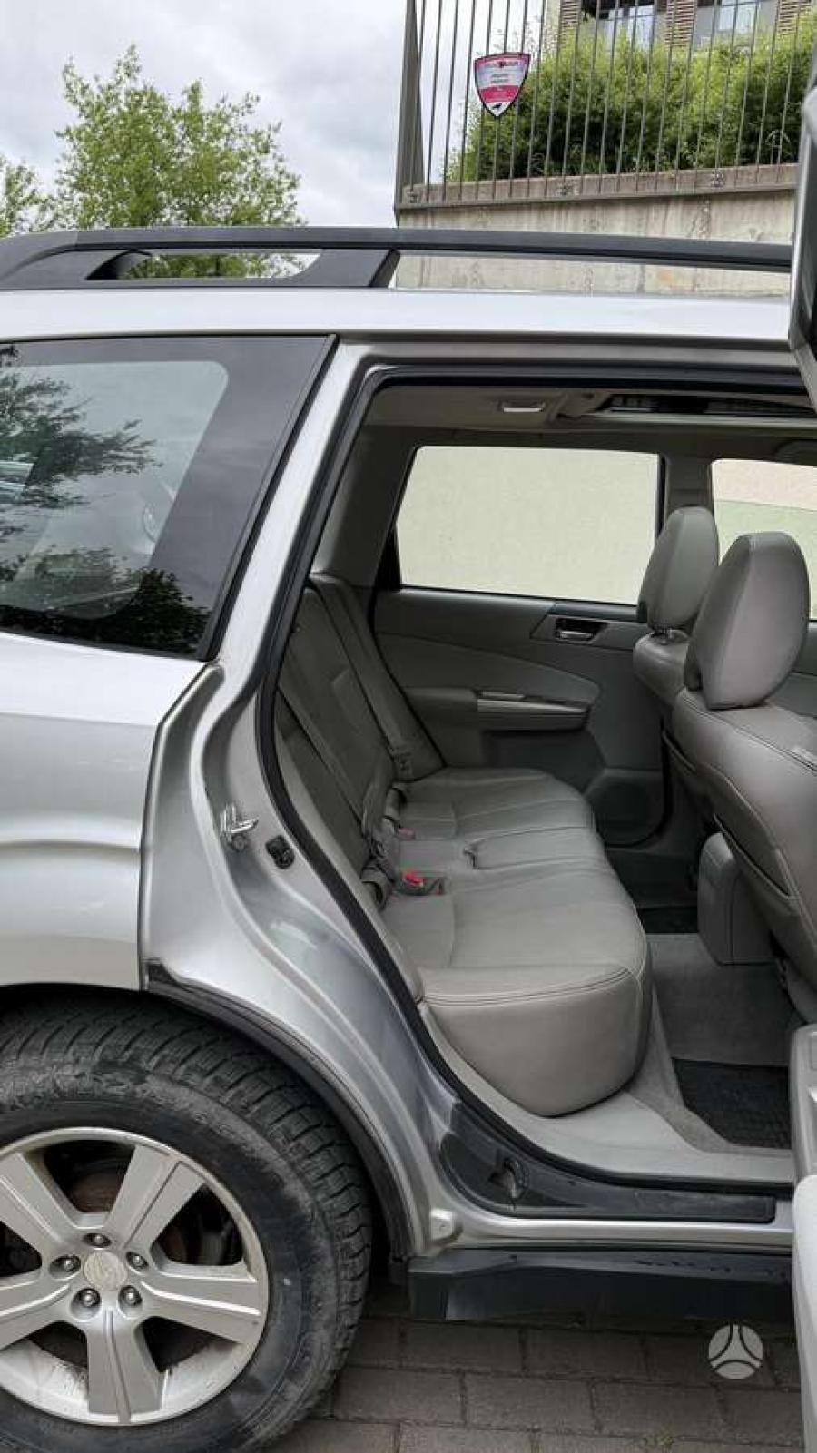 Pelēks Subaru Forester 2008 Viļņa, ar dzinēja tilpumu 1.99 L un nobraukumu 306 tūkst. km par 4999 €, foto 14 vietnē AUTOMOTO.COM.LV