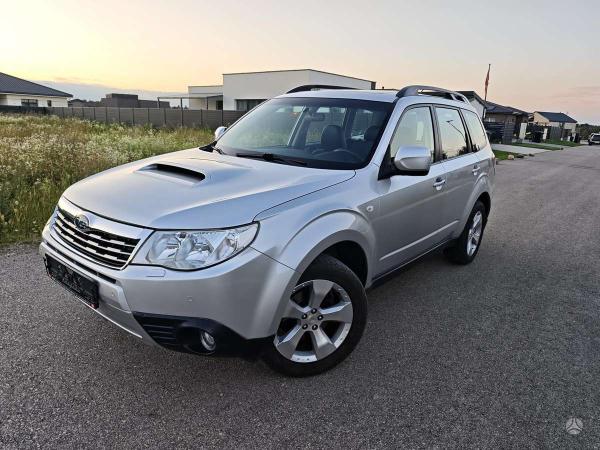 Pelēks Subaru Forester 2008 Viļņa, ar dzinēja tilpumu 2.46 L un nobraukumu 215 tūkst. km par 7850 €, foto 4 vietnē AUTOMOTO.COM.LV