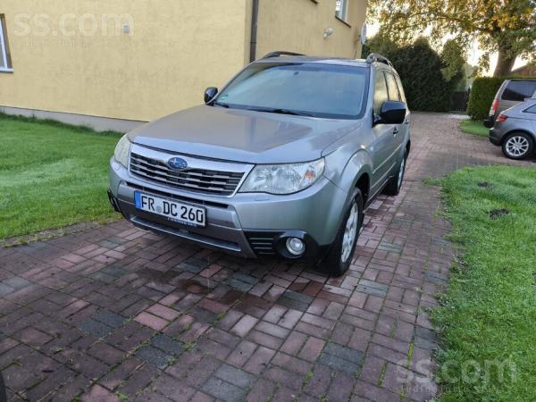 Pelēks Subaru Forester 2008 Jelgava, ar dzinēja tilpumu 2.00 L un nobraukumu 257 tūkst. km par 2900 €, foto 1 vietnē AUTOMOTO.COM.LV