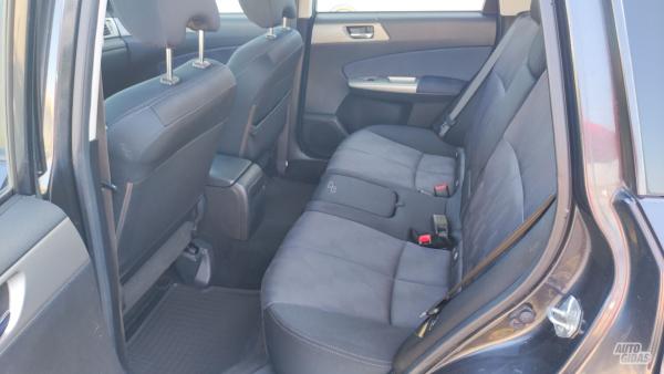 Pelēks Subaru Forester 2008 Viļņa, ar dzinēja tilpumu 2.00 L un nobraukumu 293 tūkst. km par 4950 €, foto 8 vietnē AUTOMOTO.COM.LV