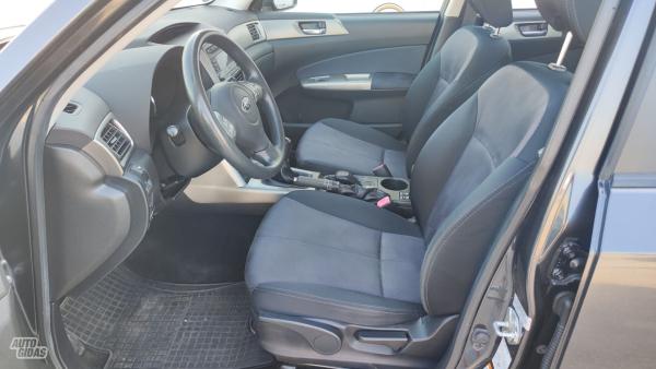 Pelēks Subaru Forester 2008 Viļņa, ar dzinēja tilpumu 2.00 L un nobraukumu 293 tūkst. km par 4950 €, foto 10 vietnē AUTOMOTO.COM.LV