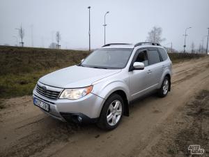 Grey Subaru Forester 2009 in Vilnius, with an engine capacity of 2.50 L and mileage of 330 thousand km for 3200 €, photo  on AUTOMOTO.COM.LV