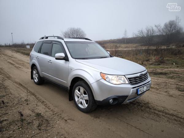 Grey Subaru Forester 2009 in Vilnius, with an engine capacity of 2.50 L and mileage of 330 thousand km for 3200 €, photo 3 on AUTOMOTO.COM.LV
