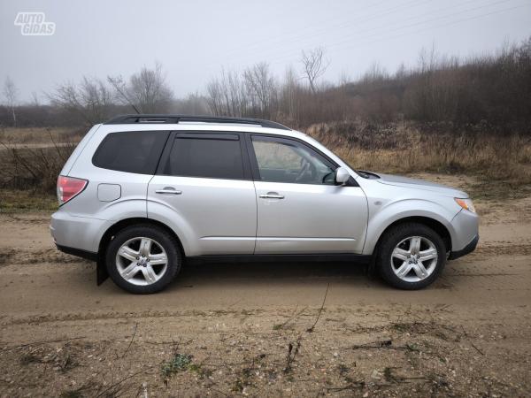 Grey Subaru Forester 2009 in Vilnius, with an engine capacity of 2.50 L and mileage of 330 thousand km for 3200 €, photo 7 on AUTOMOTO.COM.LV