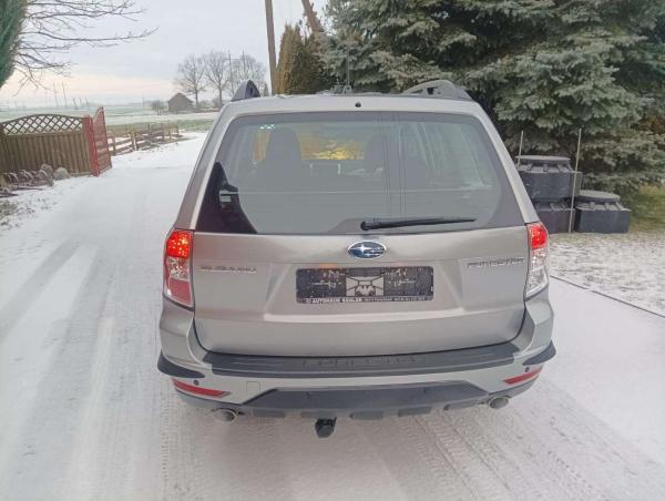Grey Subaru Forester 2009 in Marijampole, with an engine capacity of 1.99 L and mileage of 202 thousand km for 4700 €, photo 2 on AUTOMOTO.COM.LV
