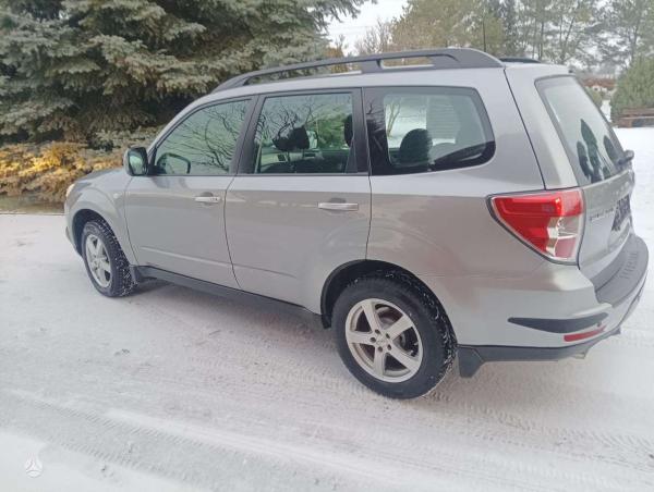 Grey Subaru Forester 2009 in Marijampole, with an engine capacity of 1.99 L and mileage of 202 thousand km for 4700 €, photo 3 on AUTOMOTO.COM.LV