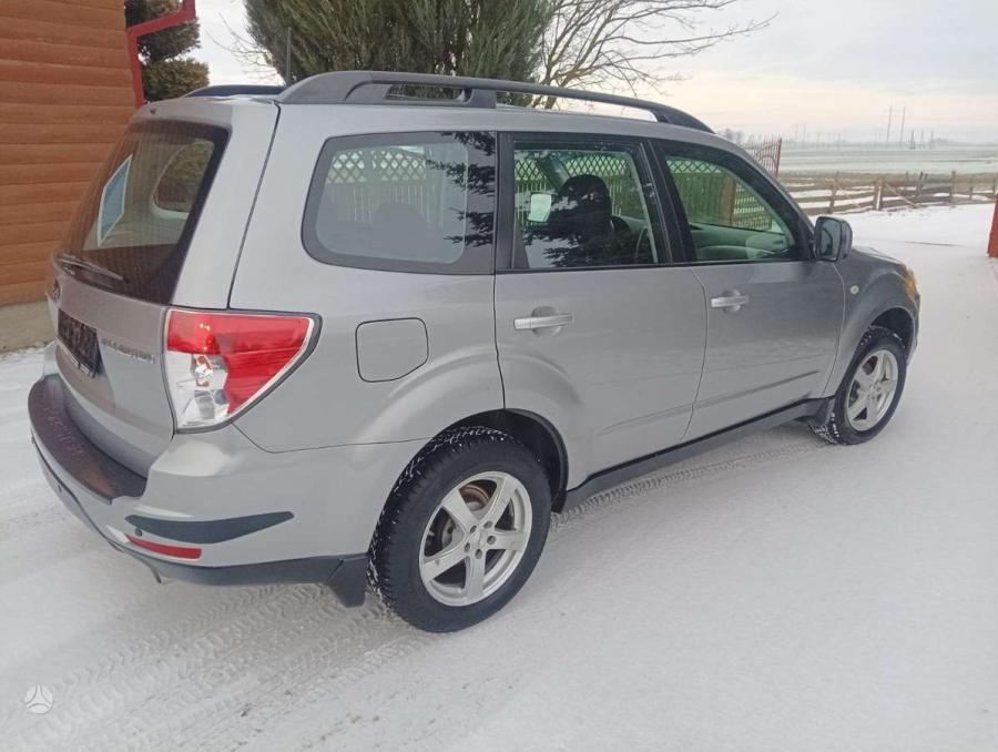 Grey Subaru Forester 2009 in Marijampole, with an engine capacity of 1.99 L and mileage of 202 thousand km for 4700 €, photo 4 on AUTOMOTO.COM.LV