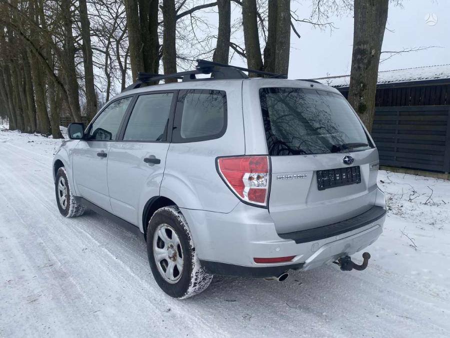 Pelēks Subaru Forester 2009 Marijampole, ar dzinēja tilpumu 1.99 L un nobraukumu 127 tūkst. km par 3650 €, foto 3 vietnē AUTOMOTO.COM.LV