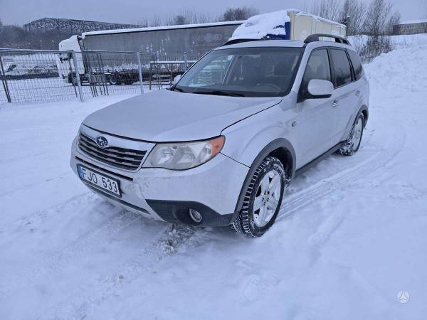Pelēks Subaru Forester 2009 Viļņa, ar dzinēja tilpumu 2.46 L un nobraukumu 181 tūkst. km par 2600 €, foto 6 vietnē AUTOMOTO.COM.LV
