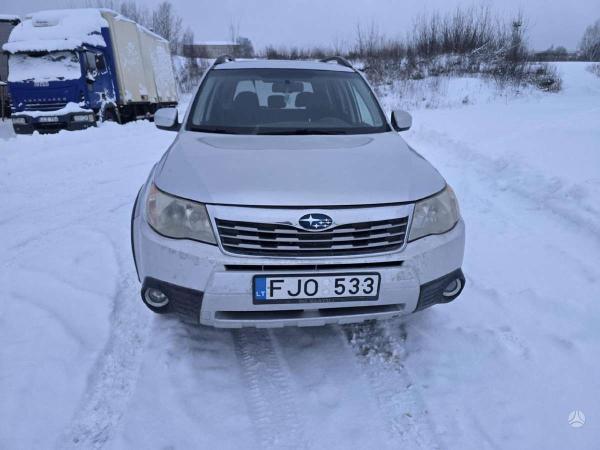 Pelēks Subaru Forester 2009 Viļņa, ar dzinēja tilpumu 2.46 L un nobraukumu 181 tūkst. km par 2600 €, foto 7 vietnē AUTOMOTO.COM.LV