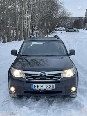 Grey Subaru Forester 2009 in Vilnius, with an engine capacity of 1.99 L and mileage of 400 thousand km for 2800 €, photo 2 on AUTOMOTO.COM.LV