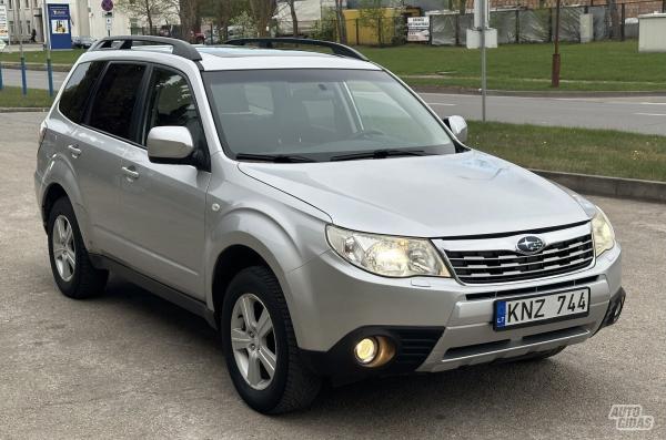 Grey Subaru Forester 2009 in Siauliai, with an engine capacity of 2.00 L and mileage of 349 thousand km for 4200 €, photo 2 on AUTOMOTO.COM.LV