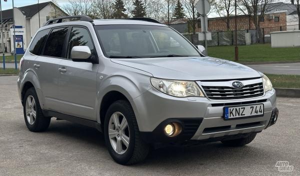 Grey Subaru Forester 2009 in Siauliai, with an engine capacity of 2.00 L and mileage of 349 thousand km for 4200 €, photo 4 on AUTOMOTO.COM.LV