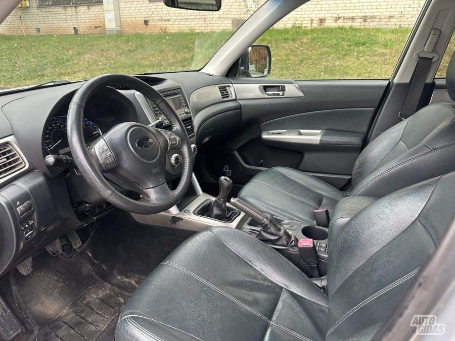 Pelēks Subaru Forester 2009 Šauļi, ar dzinēja tilpumu 2.00 L un nobraukumu 349 tūkst. km par 4200 €, foto 15 vietnē AUTOMOTO.COM.LV
