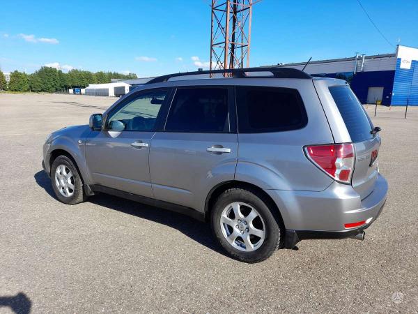 Grey Subaru Forester 2009 in Kaunas, with an engine capacity of 2.00 L and mileage of 228 thousand km for 5950 €, photo 3 on AUTOMOTO.COM.LV