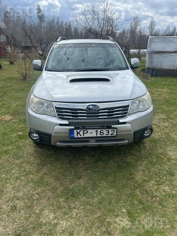 Pelēks Subaru Forester 2009 Ogre, ar dzinēja tilpumu 2.00 L un nobraukumu 298 tūkst. km par 3200 €, foto 1 vietnē AUTOMOTO.COM.LV