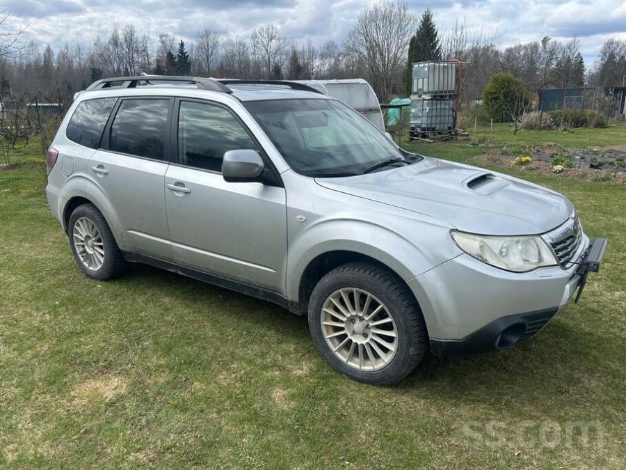 Pelēks Subaru Forester 2009 Ogre, ar dzinēja tilpumu 2.00 L un nobraukumu 298 tūkst. km par 3200 €, foto 3 vietnē AUTOMOTO.COM.LV