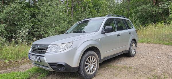 Pelēks Subaru Forester 2009 Viļņa, ar dzinēja tilpumu 2.00 L un nobraukumu 150 tūkst. km par 5500 €, foto 2 vietnē AUTOMOTO.COM.LV