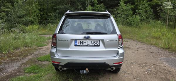 Pelēks Subaru Forester 2009 Viļņa, ar dzinēja tilpumu 2.00 L un nobraukumu 150 tūkst. km par 5500 €, foto 4 vietnē AUTOMOTO.COM.LV