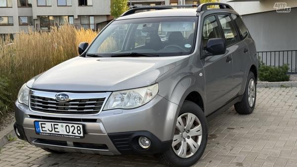 Grey Subaru Forester 2009 in Vilnius, with an engine capacity of 2.00 L and mileage of 240 thousand km for 4400 €, photo 1 on AUTOMOTO.COM.LV