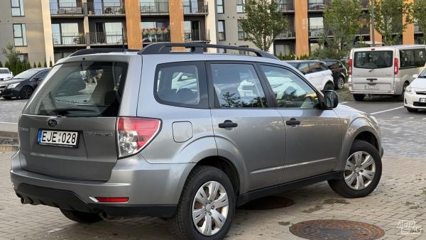 Grey Subaru Forester 2009 in Vilnius, with an engine capacity of 2.00 L and mileage of 240 thousand km for 4400 €, photo 5 on AUTOMOTO.COM.LV