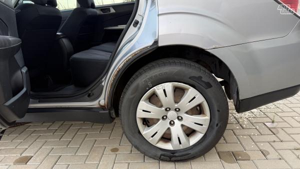 Grey Subaru Forester 2009 in Vilnius, with an engine capacity of 2.00 L and mileage of 240 thousand km for 4400 €, photo 8 on AUTOMOTO.COM.LV