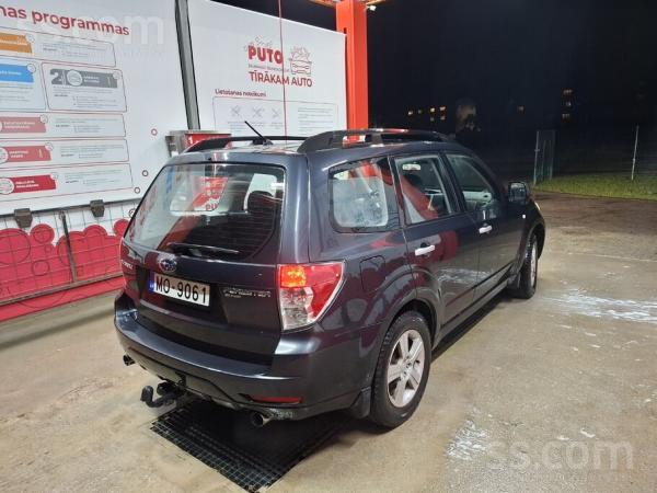 Pelēks Subaru Forester 2010 Ogre, ar dzinēja tilpumu 2.00 L un nobraukumu 265 tūkst. km par 3200 €, foto 3 vietnē AUTOMOTO.COM.LV