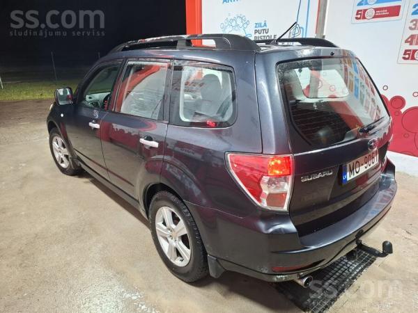 Pelēks Subaru Forester 2010 Ogre, ar dzinēja tilpumu 2.00 L un nobraukumu 265 tūkst. km par 3200 €, foto 4 vietnē AUTOMOTO.COM.LV