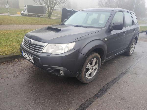 Pelēks Subaru Forester 2010 Viļņa, ar dzinēja tilpumu 2.00 L un nobraukumu 220 tūkst. km par 1450 €, foto 1 vietnē AUTOMOTO.COM.LV
