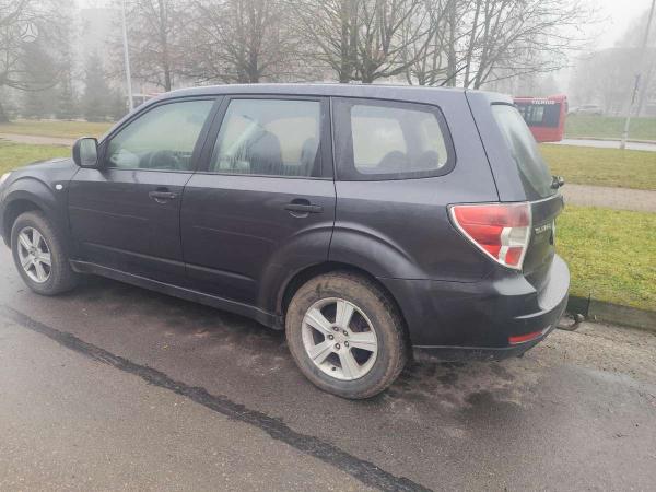 Pelēks Subaru Forester 2010 Viļņa, ar dzinēja tilpumu 2.00 L un nobraukumu 220 tūkst. km par 1450 €, foto 3 vietnē AUTOMOTO.COM.LV