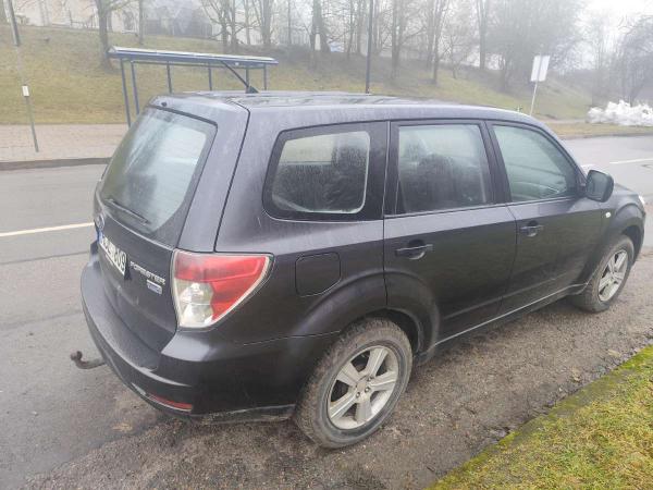 Pelēks Subaru Forester 2010 Viļņa, ar dzinēja tilpumu 2.00 L un nobraukumu 220 tūkst. km par 1450 €, foto 4 vietnē AUTOMOTO.COM.LV