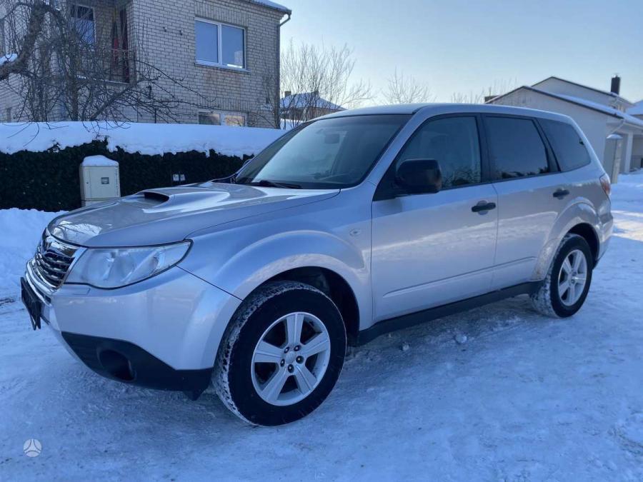 Pelēks Subaru Forester 2010 Biržai, ar dzinēja tilpumu 2.00 L un nobraukumu 191 tūkst. km par 3250 €, foto 2 vietnē AUTOMOTO.COM.LV