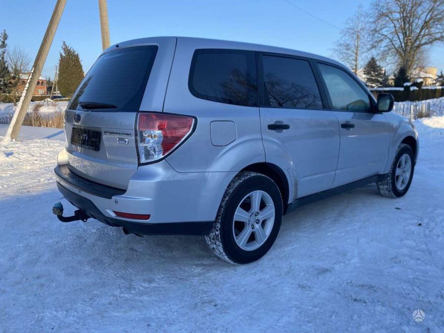 Pelēks Subaru Forester 2010 Biržai, ar dzinēja tilpumu 2.00 L un nobraukumu 191 tūkst. km par 3250 €, foto 3 vietnē AUTOMOTO.COM.LV
