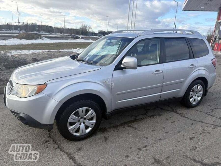 Grey Subaru Forester 2010 in Vilnius, with an engine capacity of 2.50 L and mileage of 257 thousand km for 3450 €, photo 1 on AUTOMOTO.COM.LV