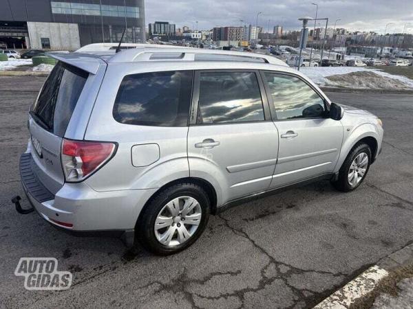 Pelēks Subaru Forester 2010 Viļņa, ar dzinēja tilpumu 2.50 L un nobraukumu 257 tūkst. km par 3450 €, foto 2 vietnē AUTOMOTO.COM.LV