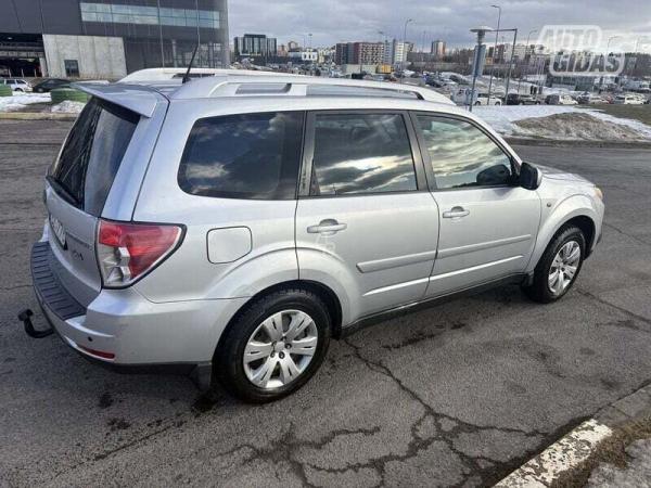Pelēks Subaru Forester 2010 Viļņa, ar dzinēja tilpumu 2.50 L un nobraukumu 257 tūkst. km par 3450 €, foto 3 vietnē AUTOMOTO.COM.LV