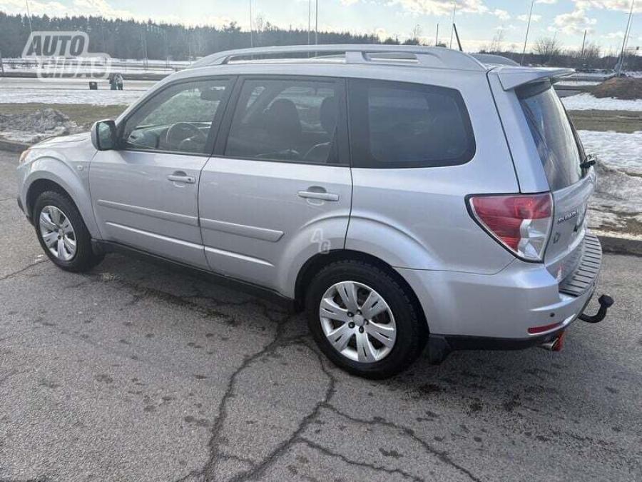 Grey Subaru Forester 2010 in Vilnius, with an engine capacity of 2.50 L and mileage of 257 thousand km for 3450 €, photo 5 on AUTOMOTO.COM.LV