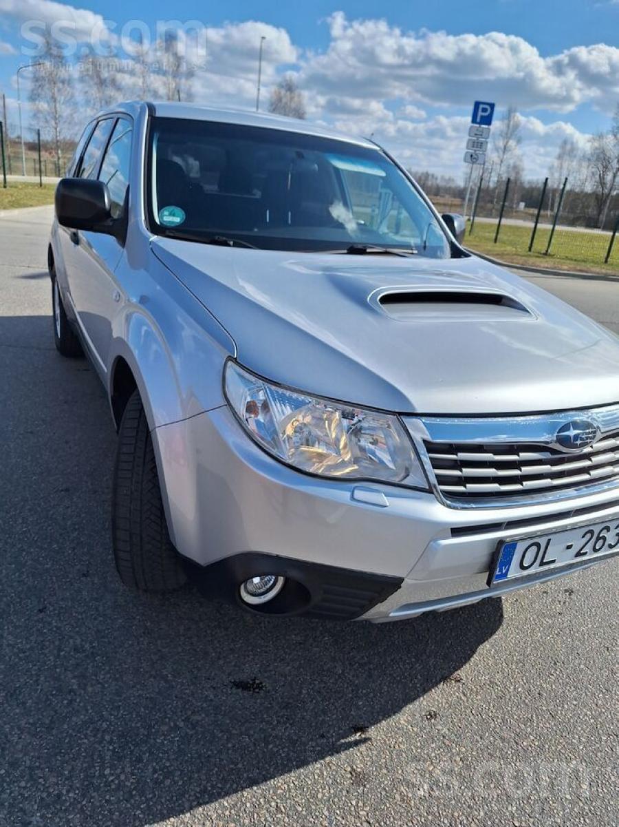 Grey Subaru Forester 2010 in Riga, with an engine capacity of 2.00 L and mileage of 183 thousand km for 4500 €, photo 1 on AUTOMOTO.COM.LV