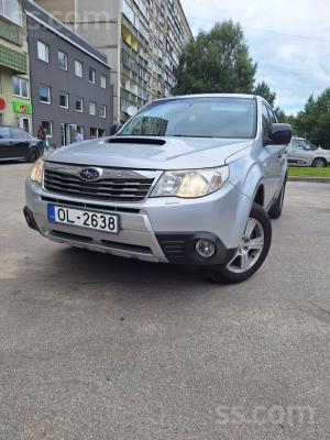 Pelēks Subaru Forester 2010 Rīga, ar dzinēja tilpumu 2.00 L un nobraukumu 184 tūkst. km par 4700 €, foto 1 vietnē AUTOMOTO.COM.LV